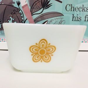 Pyrex | Storage & Organization | Butterfly Gold Vintage Refrigerator ...